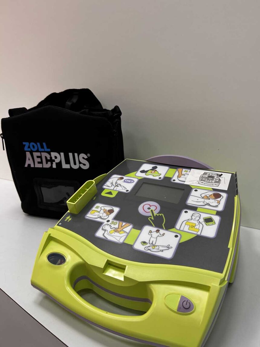 Defibrillatore semi-automatico Zoll AED-PLUS - FirePro Italia